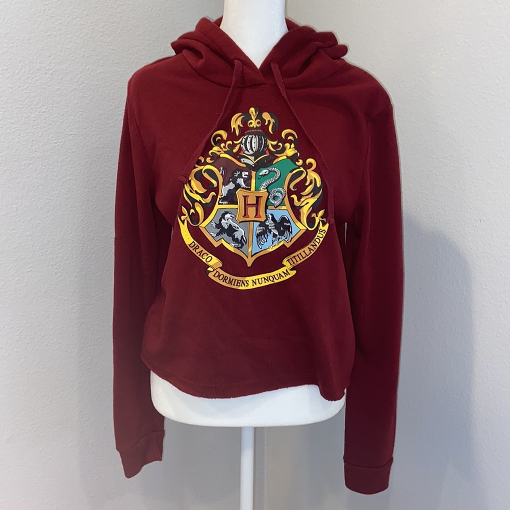 Harry Potter Hogwarts Crest Draco Maroon Cropped Hood… - Gem